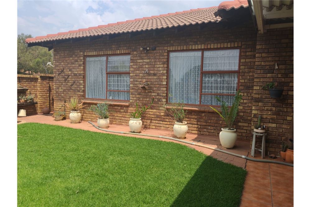 Residential - Townhouse - Dal Fouche, Gauteng - South Africa ...