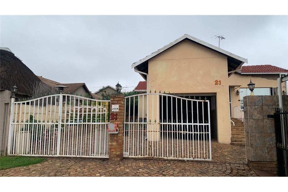 Residential - House - Tulisa Park, Gauteng - South Africa - 1031356015 ...